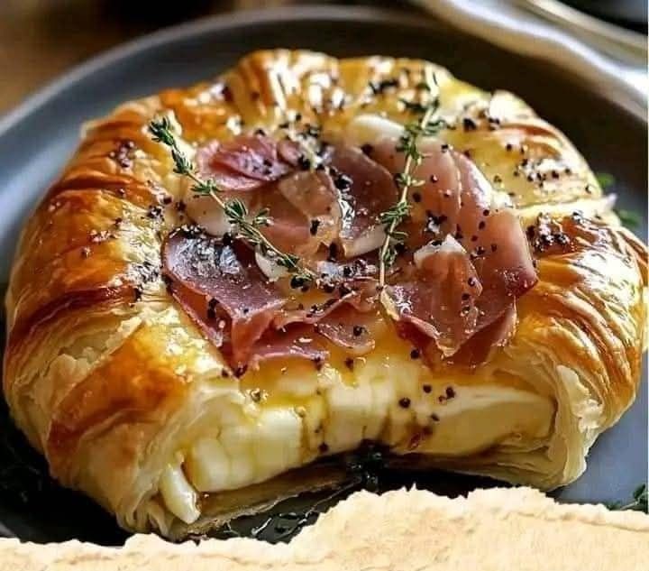 Baked Brie in Puff Pastry with Honey, Fig, and Prosciutto – hopemakers
